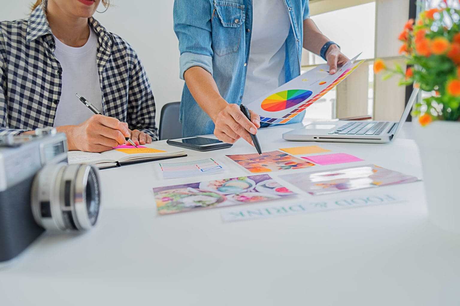 Strategi Merancang Desain Logo yang Unggul dari Kompetitor | Creativeans
